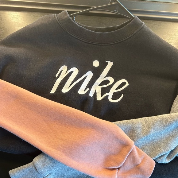 Nike | Tops | Nike Colorblock Crew | Poshmark